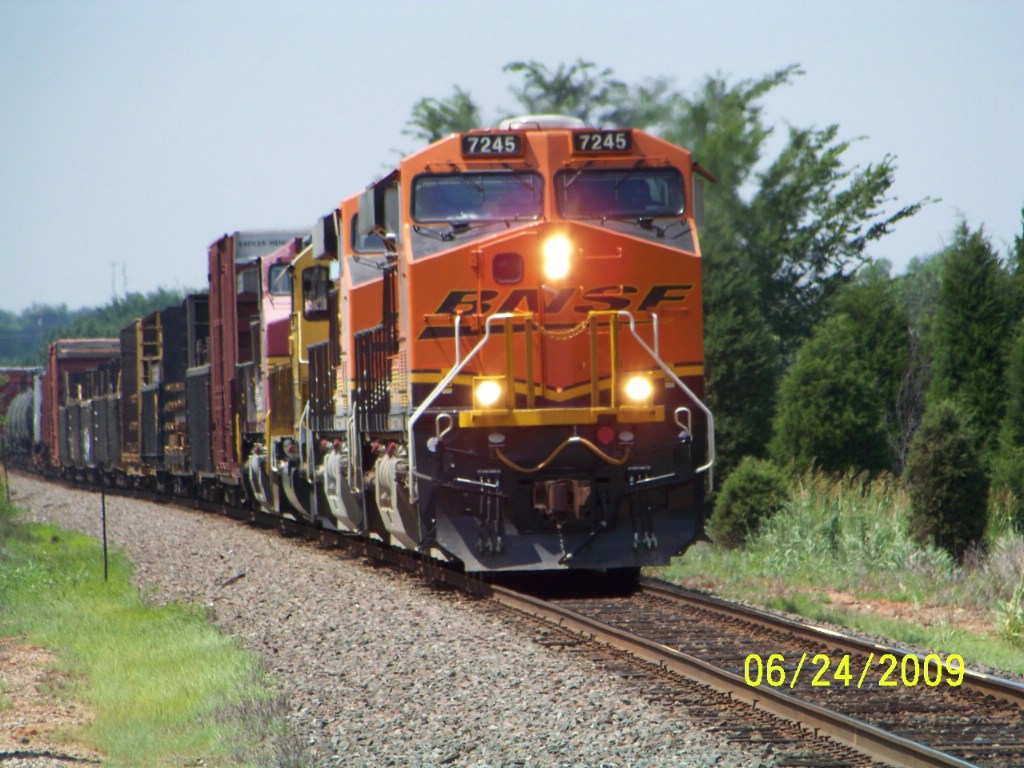 BNSF ES44DC 7245